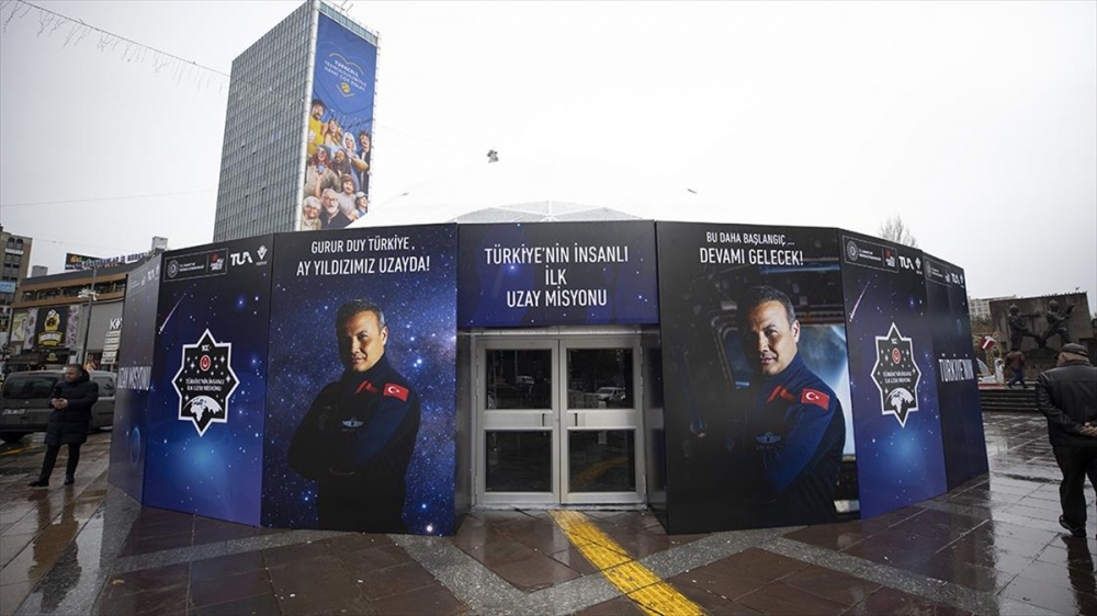 İlk Türk Astronot Alper Gezeravcı Uzayda Bilimsel Deney Yapacak İlk Türk Astronot Alper Gezeravcı Uzayda Bilimsel Deney Yapacak